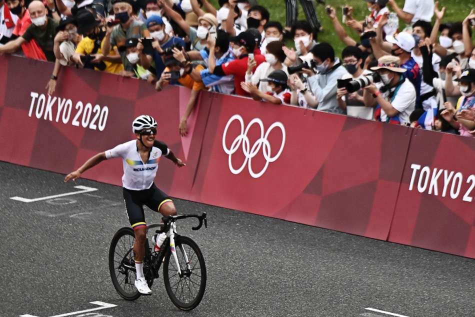 Tokyo Olympics: Carapaz lands cycling road race gold as Tour winner ...