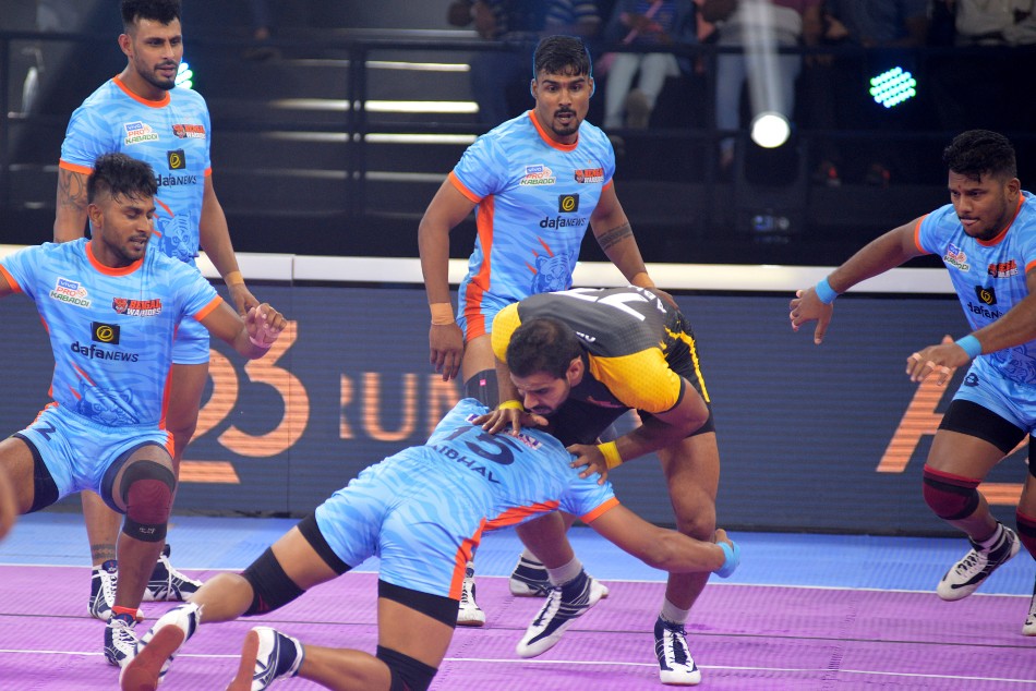 PKL 2022: Raiders guide Bengal Warriors to comfortable win over Telugu Titans - myKhel