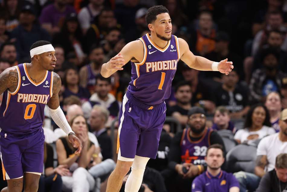 Booker scores 44 in Suns win after Durant's home debut delayed, Doncic injured as Mavs lose - myKhel