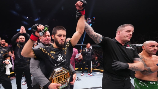 UFC 294 Results and Recap: Makhachev Knocks Out Volkanovski To Retain ...