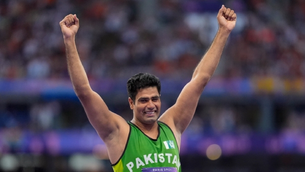 WATCH: Arshad Nadeem wins hearts, stops victory lap after spotting ...