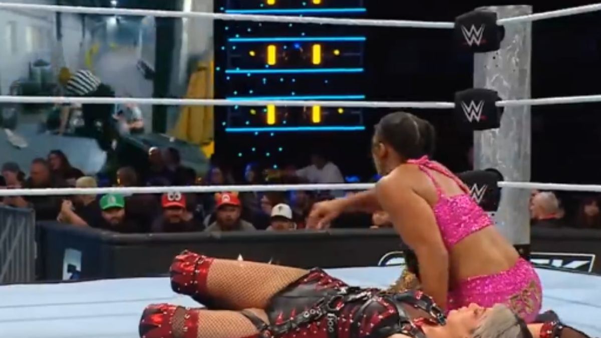 WWE SmackDown: Bianca Belair Exits Match Amid Jade Cargill Health ...
