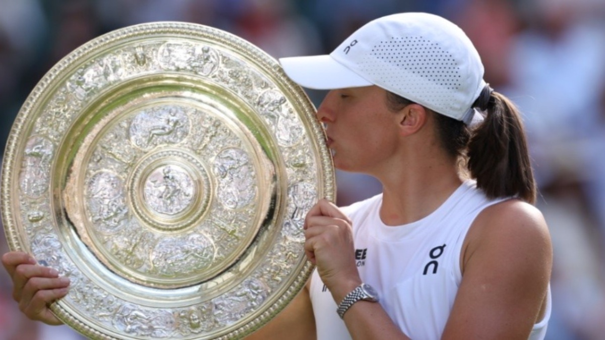 Iga Swiatek Scripts History, Dominates Amanda Anisimova 6-0, 6-0 To ...