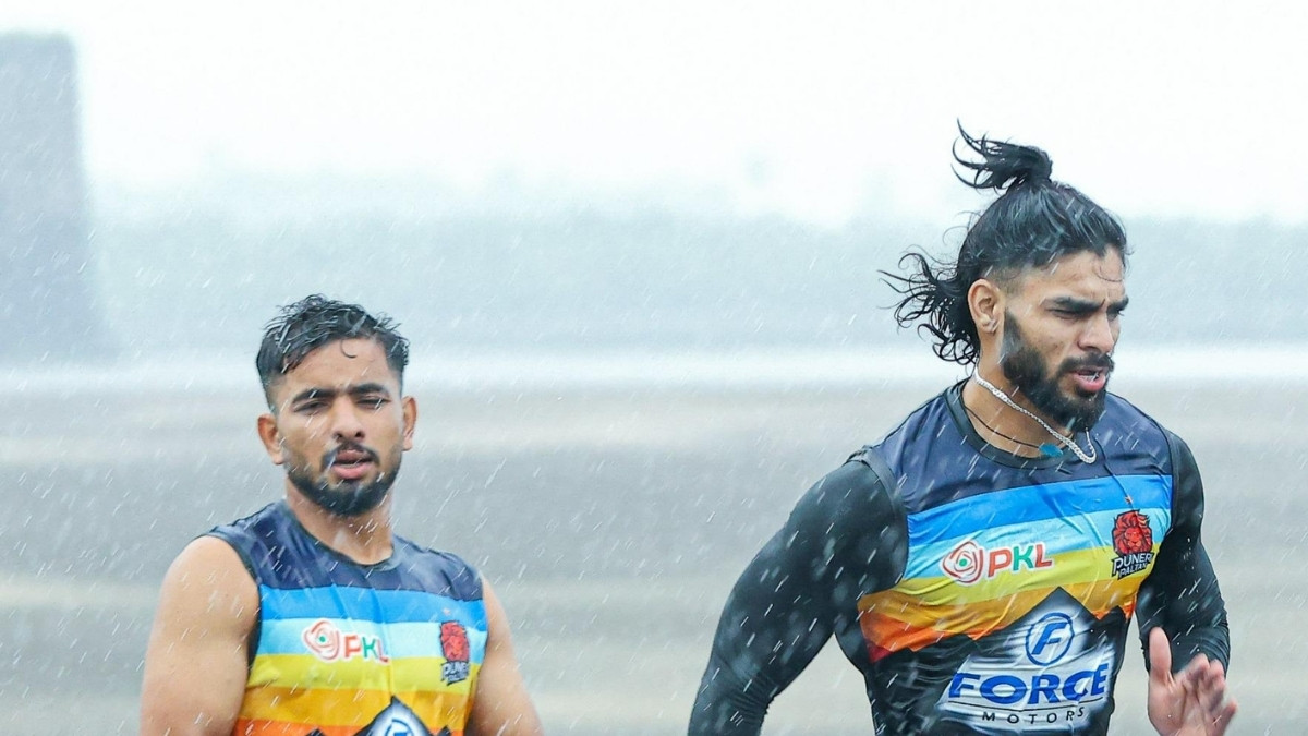 PKL 2025: Aslam Inamdar, Akash Shinde lock horns against each other in ...