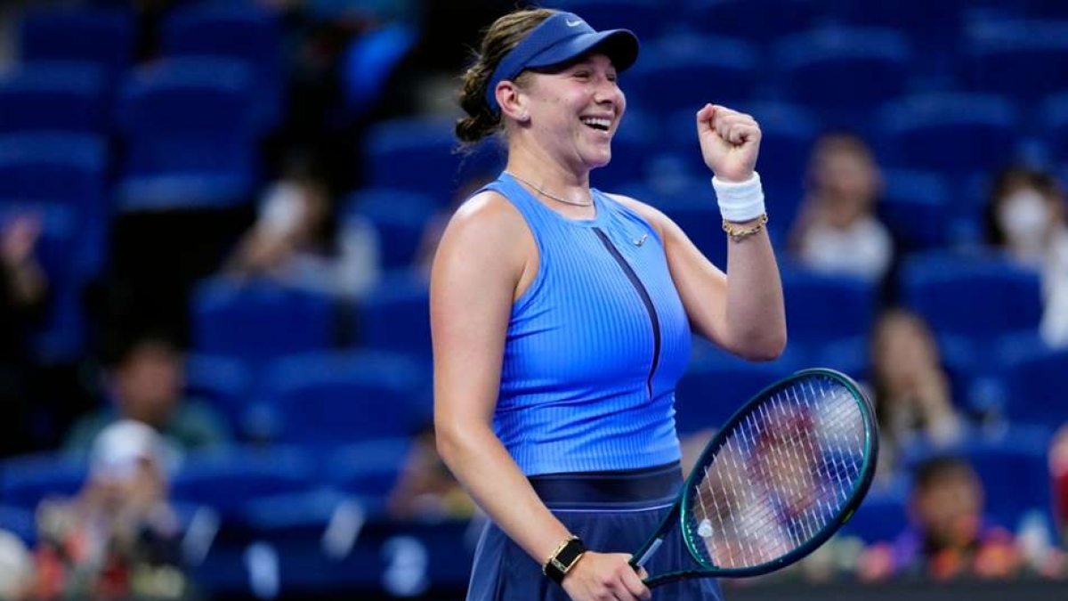 Anisimova sets up Gauff semi-final in Beijing after withstanding ...