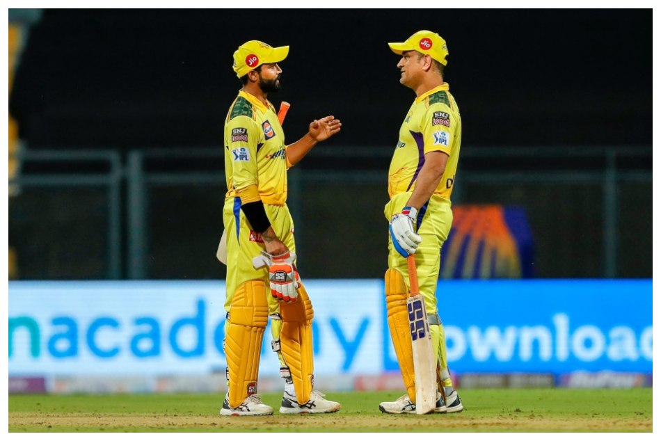 CSK ತಂಡದಲ್ಲೇ ಉಳಿದ ರವೀಂದ್ರ ಜಡೇಜಾ: 3 ಪದದ ಟ್ವೀಟ್‌ನಲ್ಲಿ, ಧೋನಿಗೆ ಧನ್ಯವಾದ ...