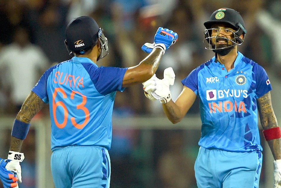 ಈ ಸ್ಫೋಟಕ ಆಟಗಾರ ಭಾರತ ಟಿ20 ತಂಡಕ್ಕೆ ನಾಯಕನಾಗಲಿ ಎಂದ ಮಾಜಿ ಮುಂಬೈ ಆಟಗಾರ | Suryakumar Yadav Also Have ...