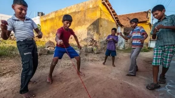 ಬುಗುರಿ, ಚಿನ್ನಿದಾಂಡು, ಲಗೋರಿ... ಮನಸಿನಂಗಳದಲ್ಲಿ ಸದಾ ಮಾಸದ ಆಟಗಳು! | Why ...