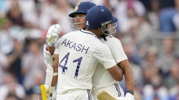 ಆಕಾಶ್ ದೀಪ್‌ ಚೊಚ್ಚಲ ಅರ್ಧಶತಕ: ಮೈದಾನದಲ್ಲಿ ಕಾಣಿಸಿಕೊಂಡ ರೋಹಿತ್ ಶರ್ಮಾ | Akash Deep Shines with Maiden ...