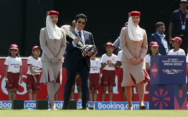 Sachin Tendulkar Carries ICC World Cup 2023 Trophy While Entering ...