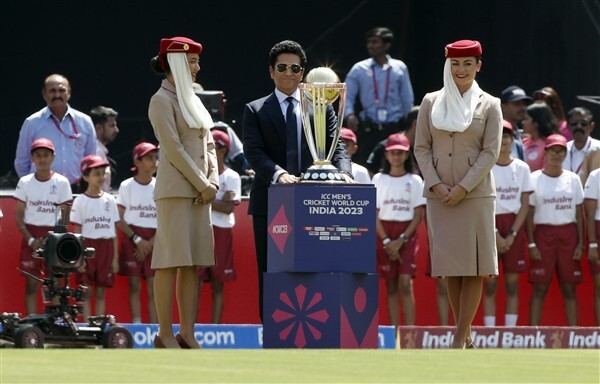 Sachin Tendulkar Carries ICC World Cup 2023 Trophy While Entering ...