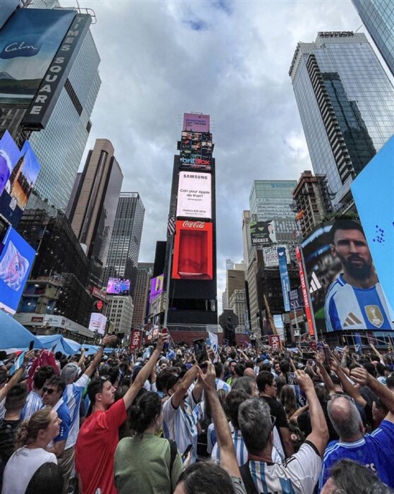 Lionel Messi 37th Birthday Bash Takes Over Times Square; Fans & Team ...