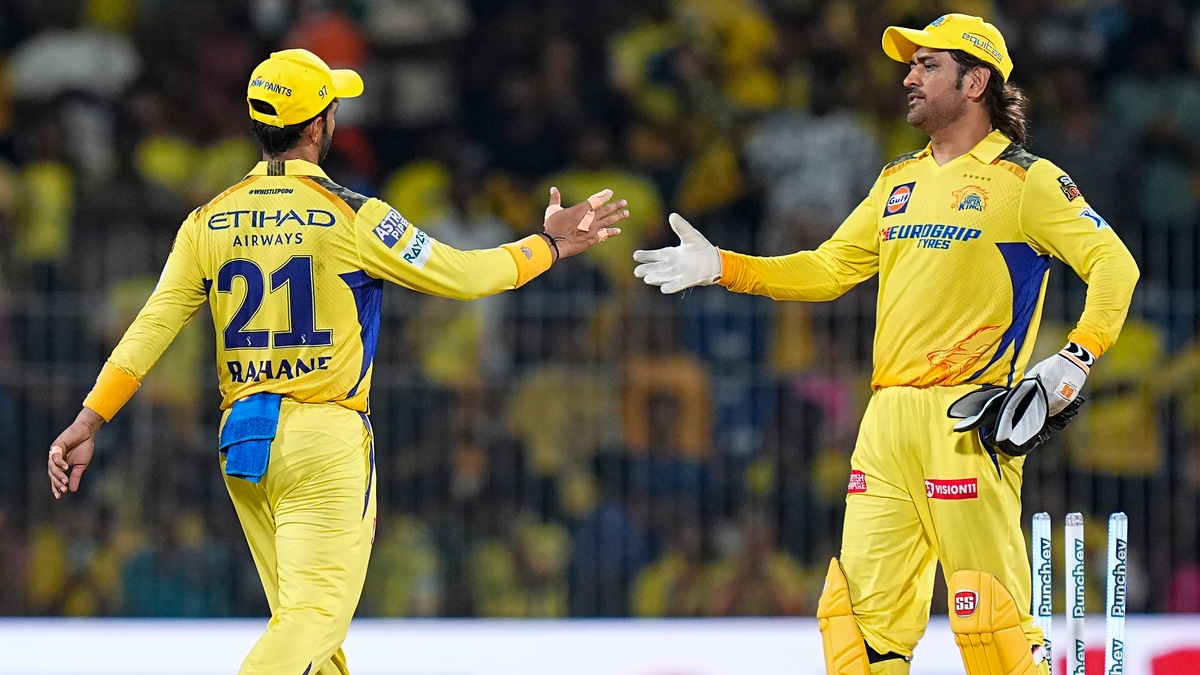 CSK vs GT : 0.60 நொடி.. 2.27 மீட்டர் டைவ்.. சிறுத்தை போல் பாய்ந்த தோனி ...