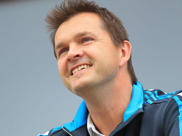 3సి, 4ఇ.. కోడ్ భాషలో ఇంగ్లండ్ కెప్టెన్‌కు రహస్య సందేశాలు!! ముదురుతున్న ...