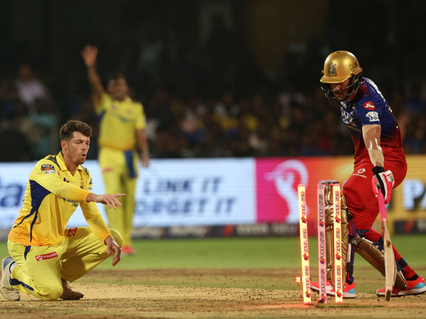 RCB vs CSK: పాపం ఫాఫ్ డుప్లెసిస్.. అంపైర్ తప్పిదానికి బలి!(వీడియో) | RCB vs CSK: Fans slams 3rd ...