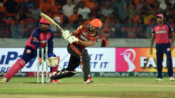 లెజెండర్ల సరసన నితీష్ కుమార్ రెడ్డి | IPL 2024, SRH vs RR: Nitish Kumar ...